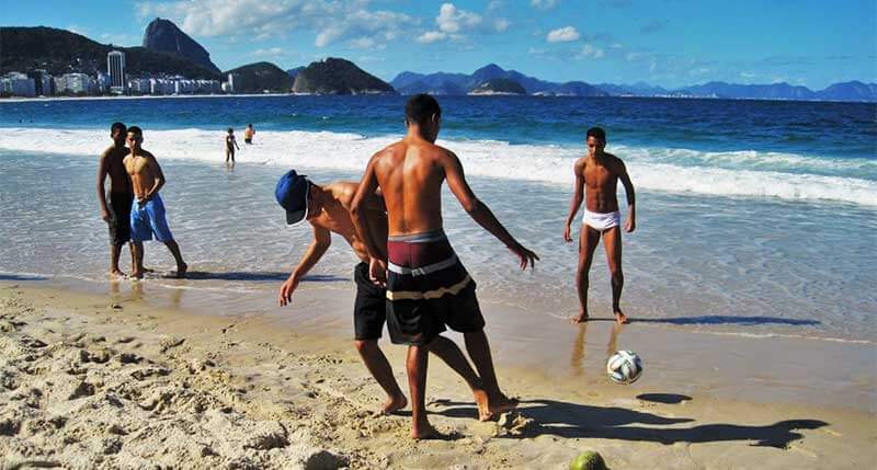 Tips For Guys On How To Enjoy A Day At The Beach